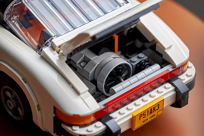 LEGO Porsche 911 Turbo in 911 Targa 7189_4