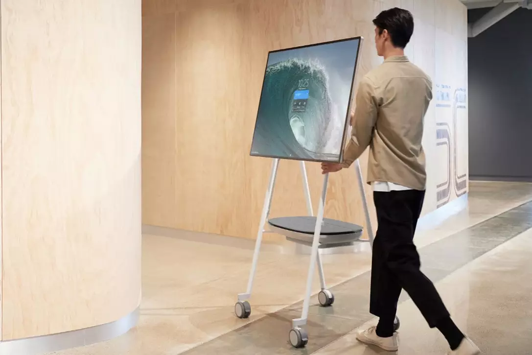 Microsoft Surface Hub 2S 7228_1