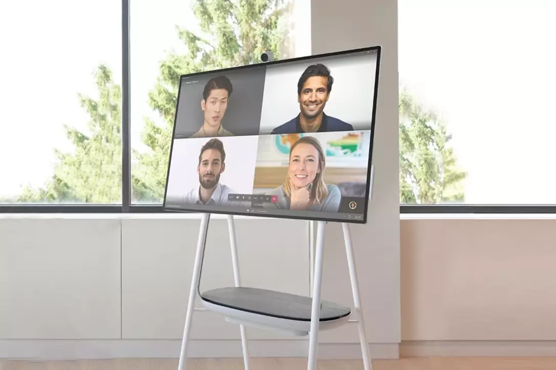 Microsoft Surface Hub 2S 7228_2