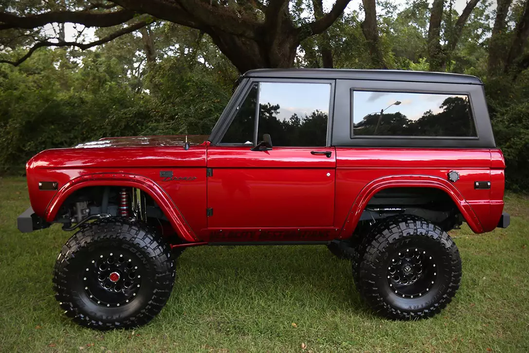 1976 Ford Bronco por Velocity Restorations 7282_2