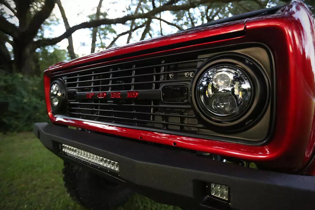 1976 Ford Bronco por Velocity Restorations 7282_4