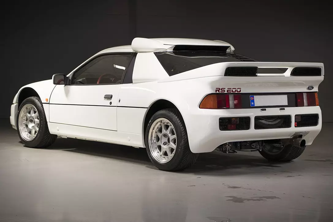 Blòk vann piblik: 1986 Ford RS200 rasanbleman machin 7401_3