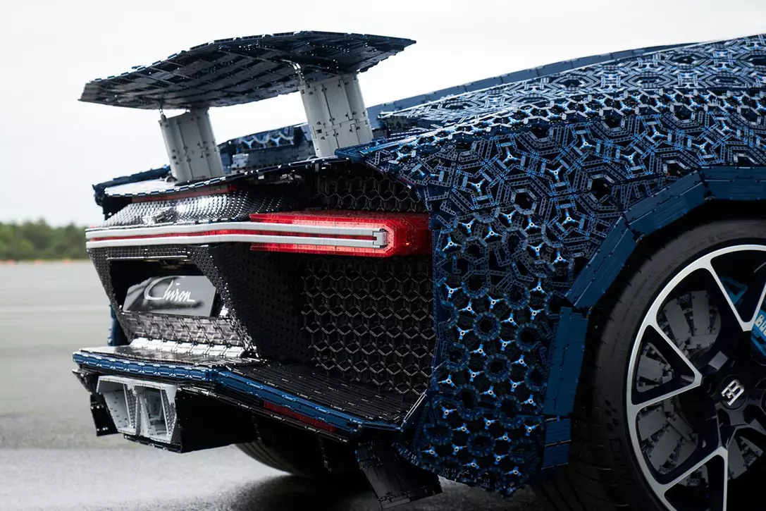 Natūralaus dydžio LEGO Technic Bugatti Chiron 7559_3