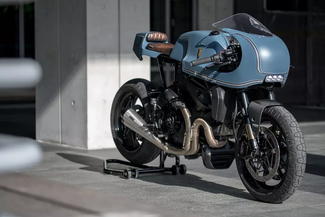 Ducati Monster 1200S 'The Indigo Flyer' нь бүдүүлэг гар урлалаар хийгдсэн 7766_2