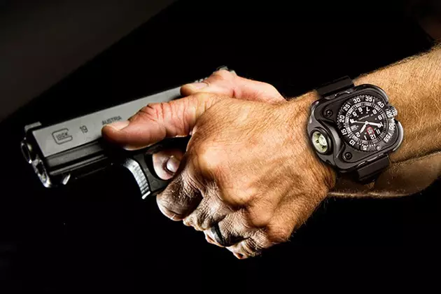 SureFire 2211 Luminox WristLight 4