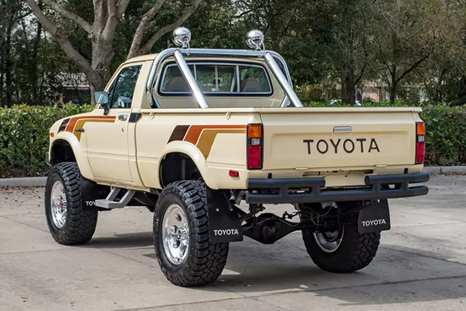 Auksjonsblokk: 1983 Toyota SR5 Pickup 8275_2