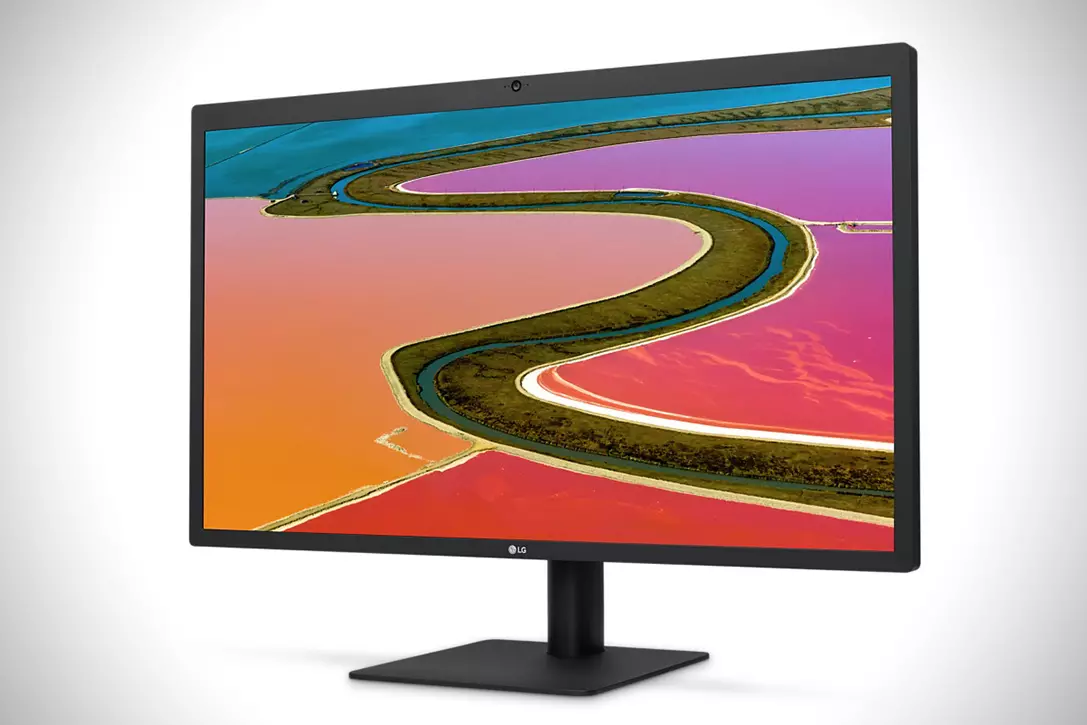 LG UltraFine 5K Display 2