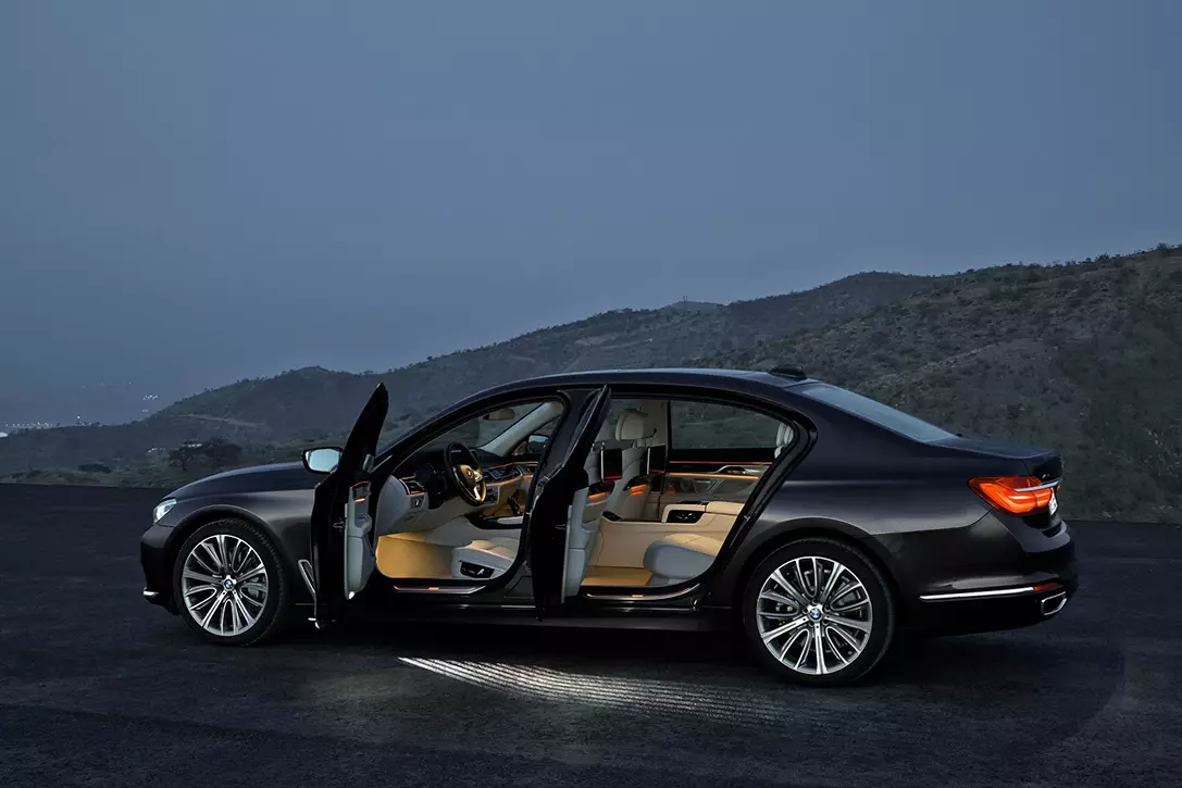 2016 BMW 7-సిరీస్ 6