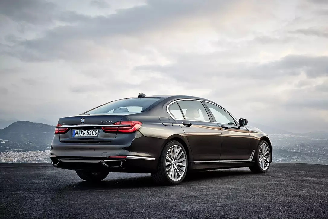 2016 BMW 7-సిరీస్ 7