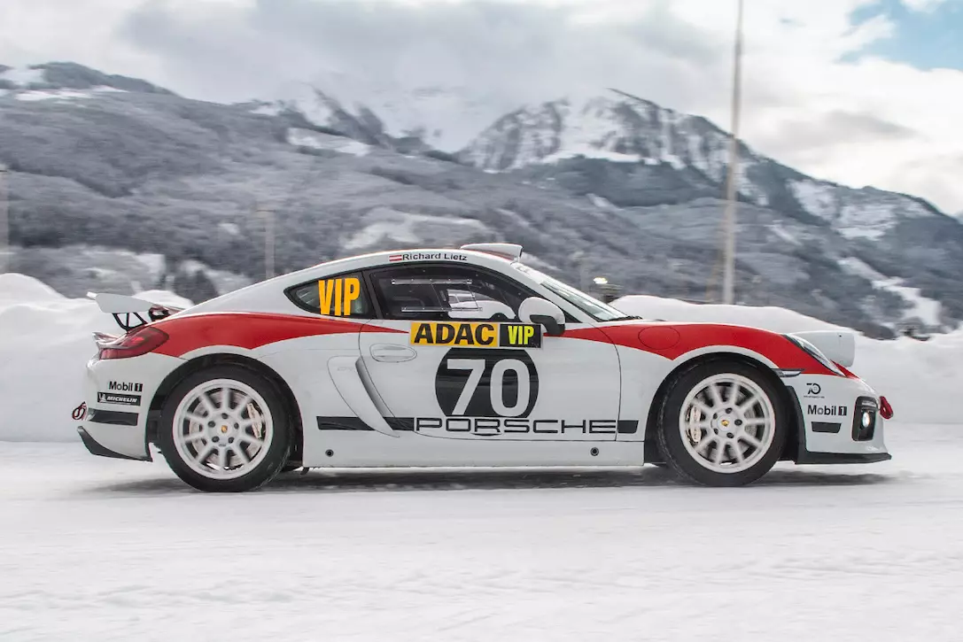 2020 Porsche Cayman GT4 rally 9123_1