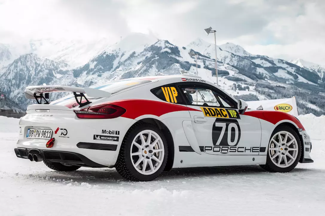 2020 Porsche Cayman GT4 rally 9123_2