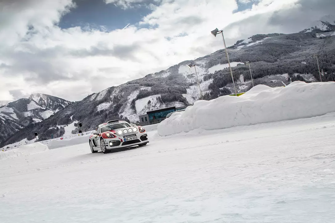 2020 Porsche Cayman GT4 Rallye 9123_4