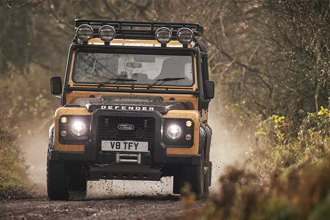 2021 Land Rover Classic Defender na-arụ ọrụ V8 Trophy 9224_1