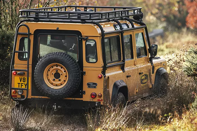 2021 m. Land Rover Classic Defender Works V8 Trophy 9224_3