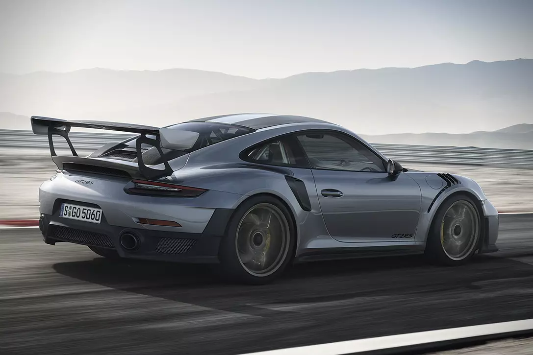 2018 पोर्श 911 GT2 RS 9300_1