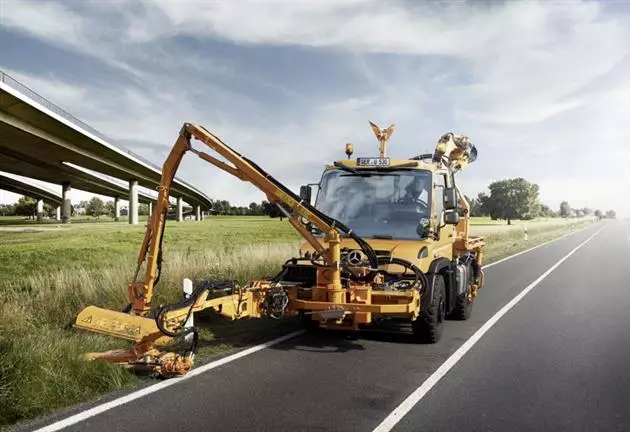 2014 Mercedes-Benz Unimog (7)