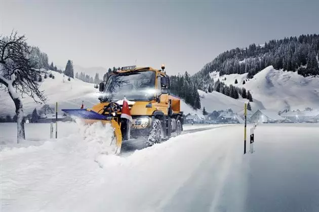 2014 Mercedes-Benz Unimog (6)