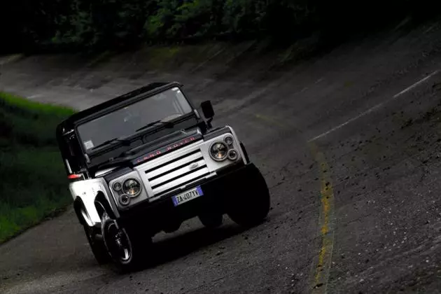 Land Rover Defender by Aznom (6)