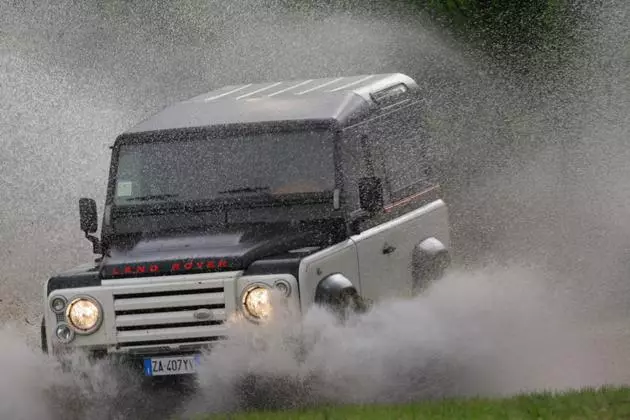 Land Rover Defender od Aznom (5)