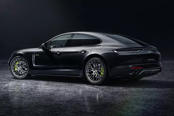 2022 Porsche Panamera Platinum Edition 9587_2