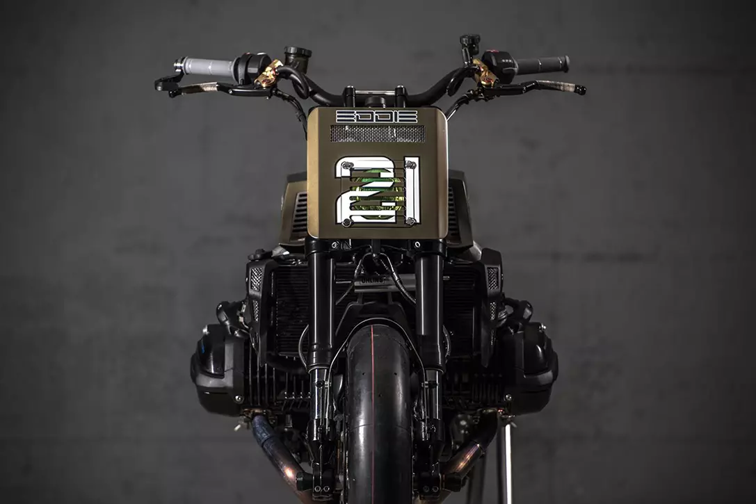 BMW R1200R 'Eddie 21' ໂດຍ VTR Customs 967_3