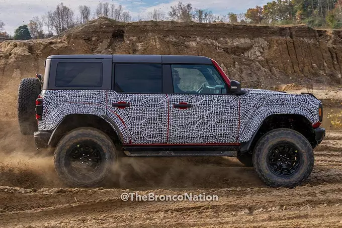 Foto 2022 Ford Bronco Raptor Teaser 9700_2