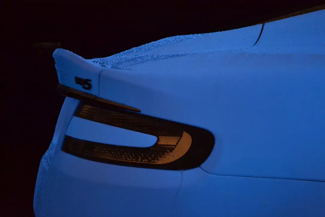 Aston Martin DBS V12 Glow de Nevana Designs 5